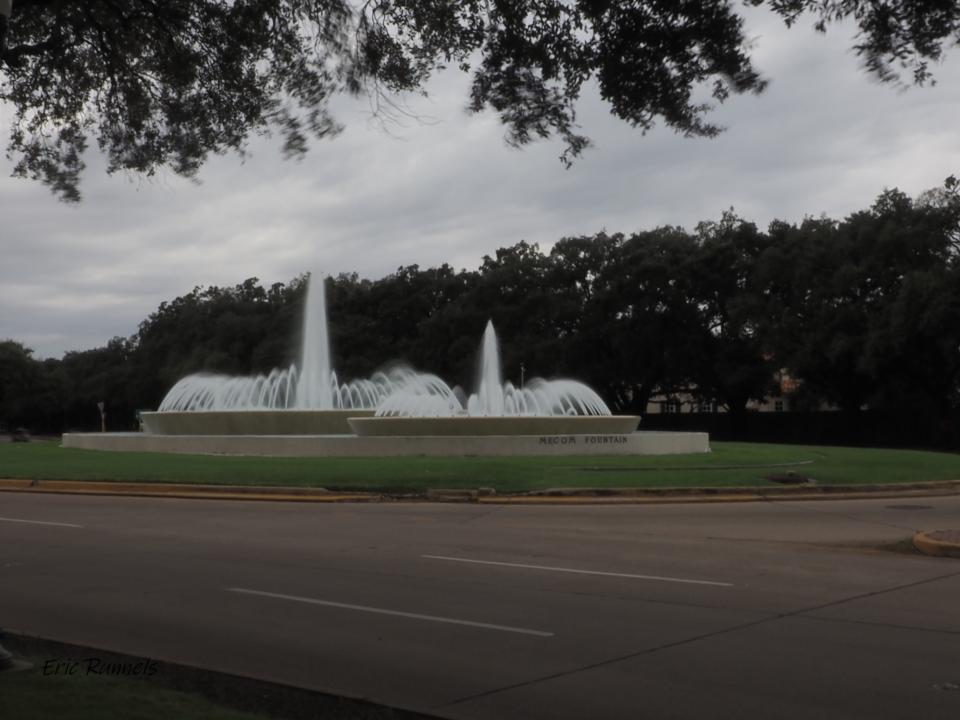 Mecom Fountain | Shutterbug